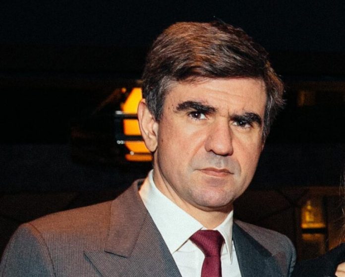 Ο Νίκος Βαρδινογιάννης ξανανοίγει τα Carrefour στην Ελλάδα με ...