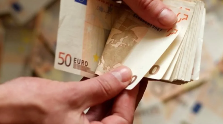 Ποιοι δικαιούνται το εφάπαξ επίδομα των 300 ευρώ του ΟΑΕΔ - entospolis ...