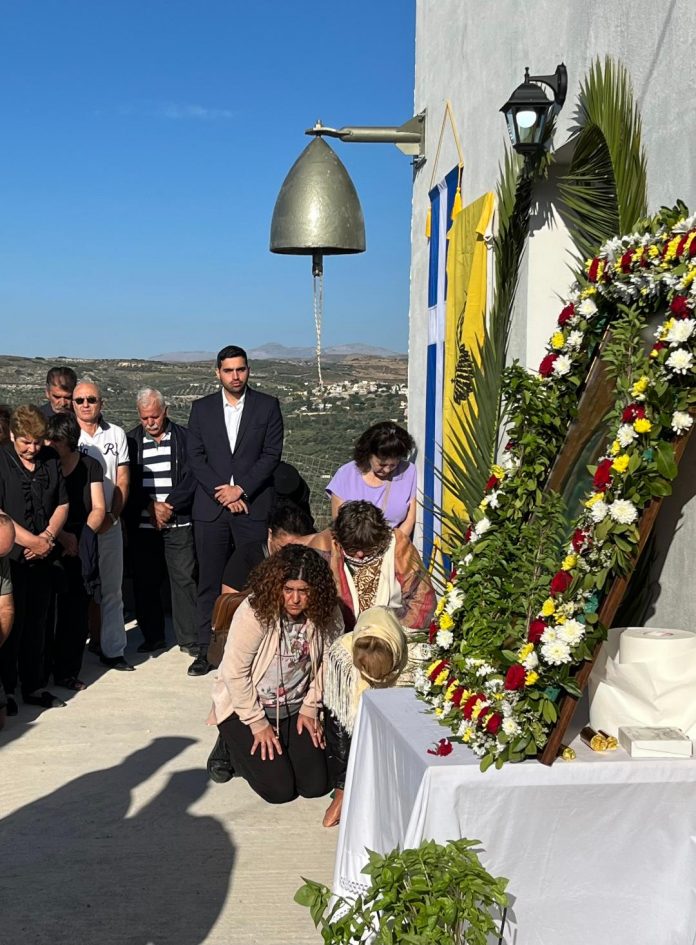 Στο εκκλησάκι του Προφήτη Ηλία στο Αρκαλοχώρι ο Κωνσταντίνος ...