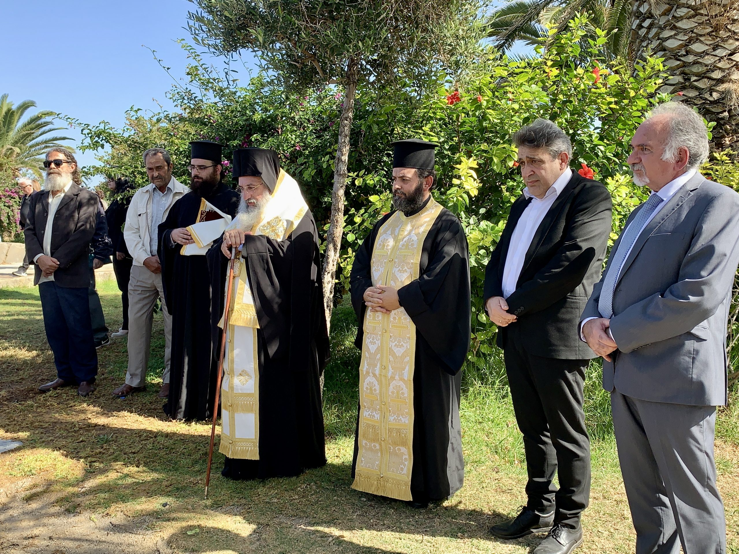 Στο αρχιερατικό τρισάγιο στη μνήμη του μεγάλου Κρητικού συγγραφέα και ...