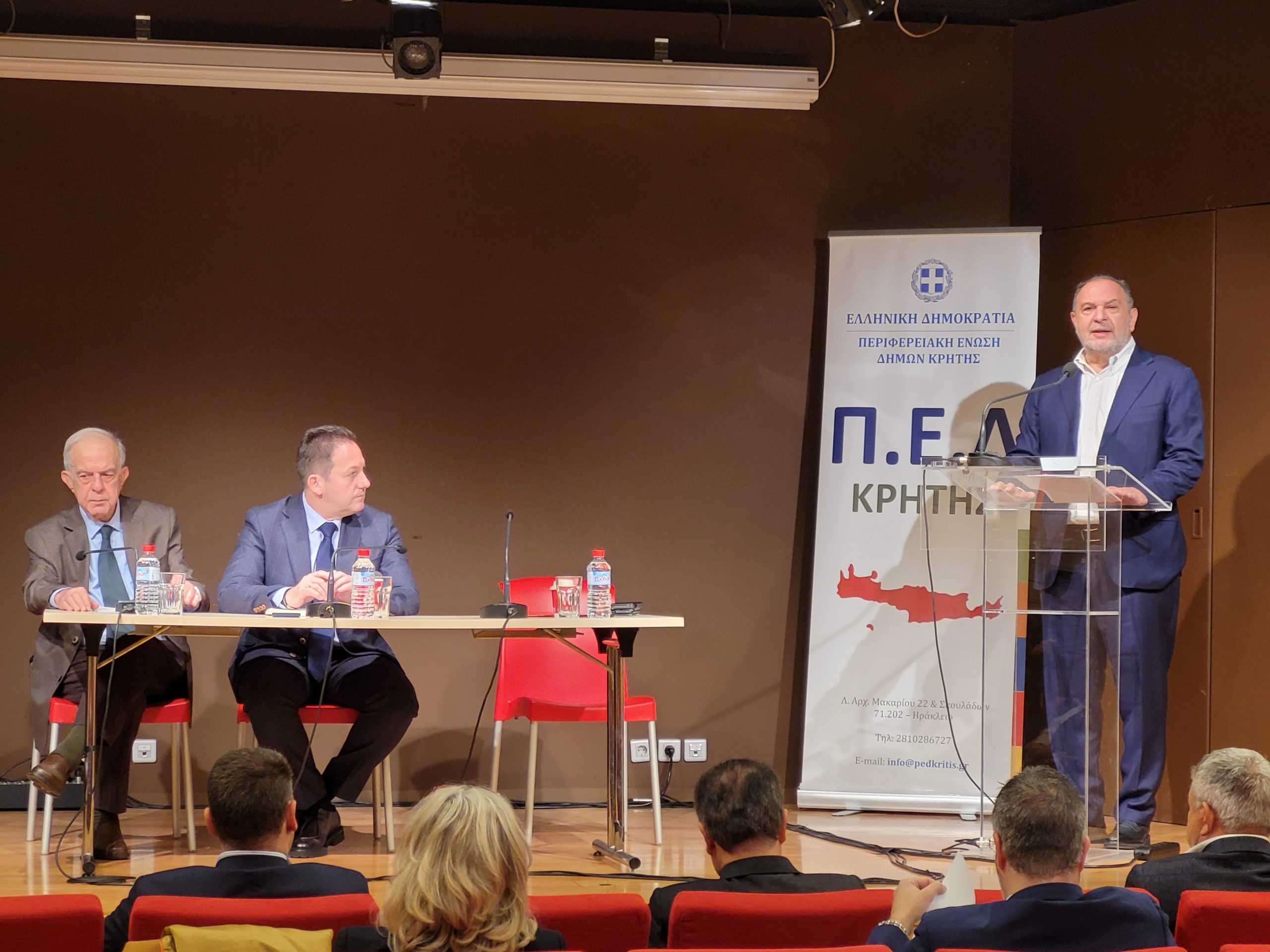 ΠΕΔ Κρήτης και Δήμαρχοι ενημέρωσαν τον Στ. Πέτσα για όλα τα σοβαρά ...