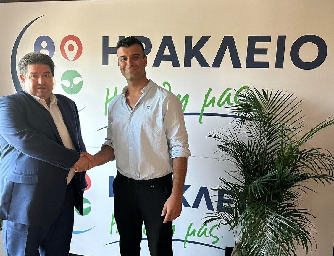 Ο Κώστας Βουλγαρίδης μαζί με τον Μιχάλη Καραμαλάκη - entospolis.gr ...