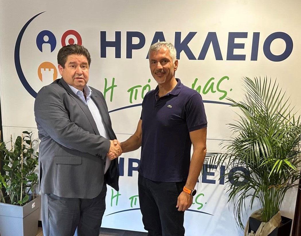 Ο Κωνσταντίνος Κώτης δίπλα στον Μιχάλη Καραμαλάκη - entospolis.gr ...