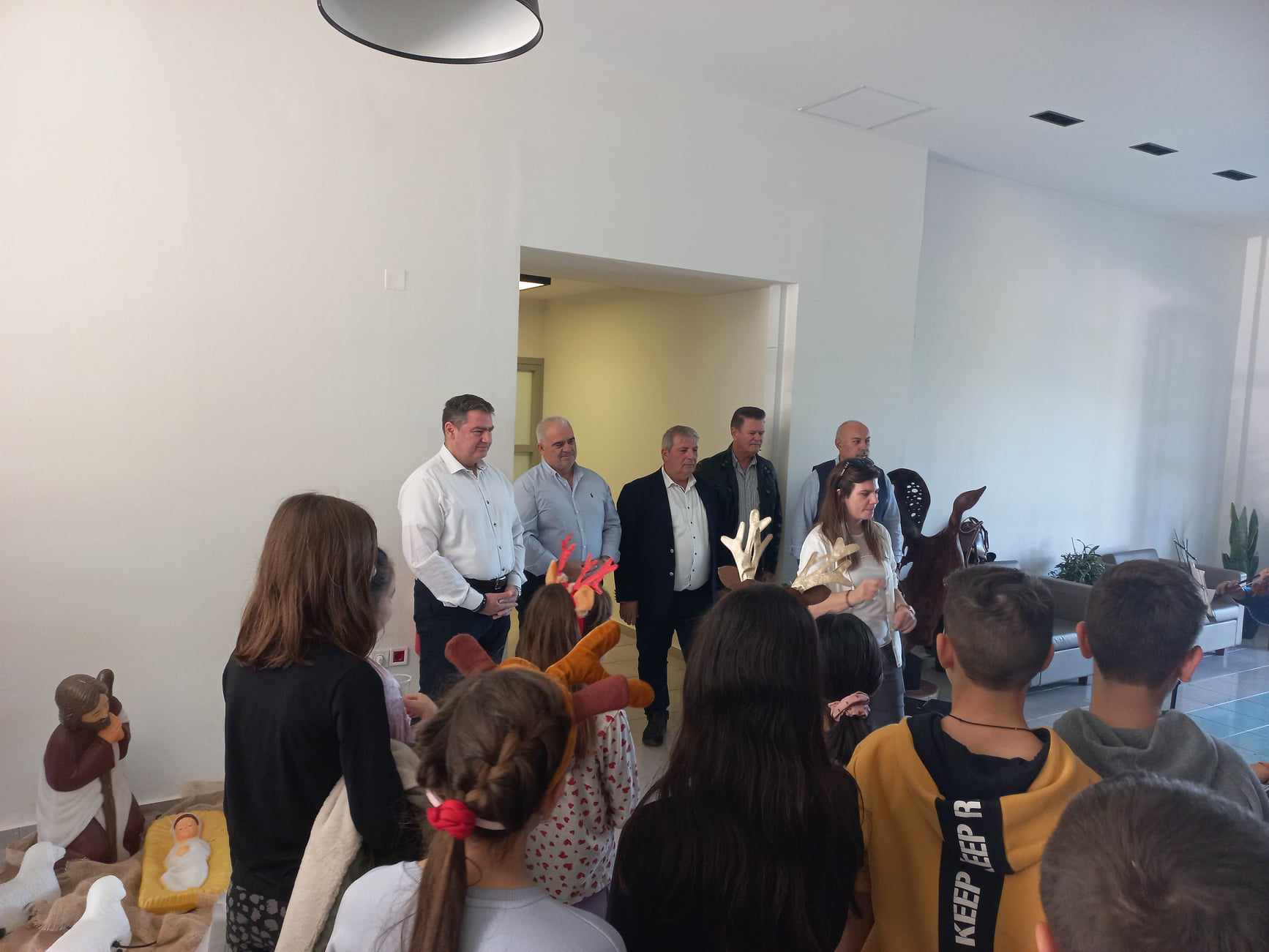 ΕΨΑΛΑΝ ΤΑ ΚΑΛΑΝΤΑ ΤΩΝ ΧΡΙΣΤΟΥΓΕΝΝΩΝ ΣΤΟΝ ΔΗΜΑΡΧΟ ΧΕΡΣΟΝΗΣΟΥ ...