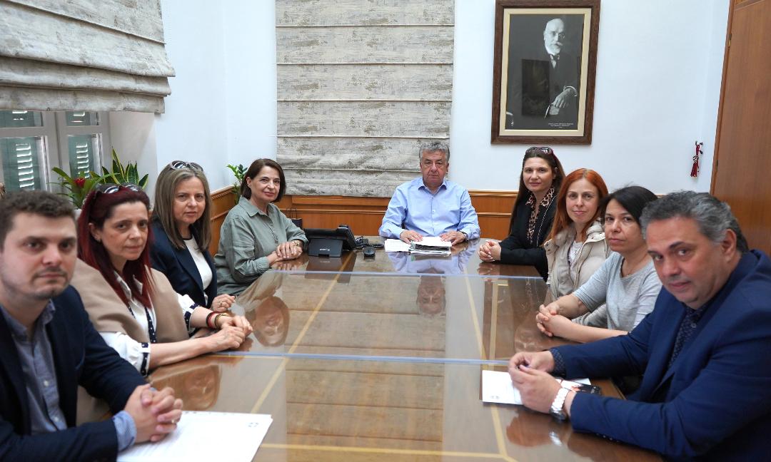 Ο Περιφερειάρχης στηρίζει τα αιτήματα των εργαστηριακών γιατρών που ...
