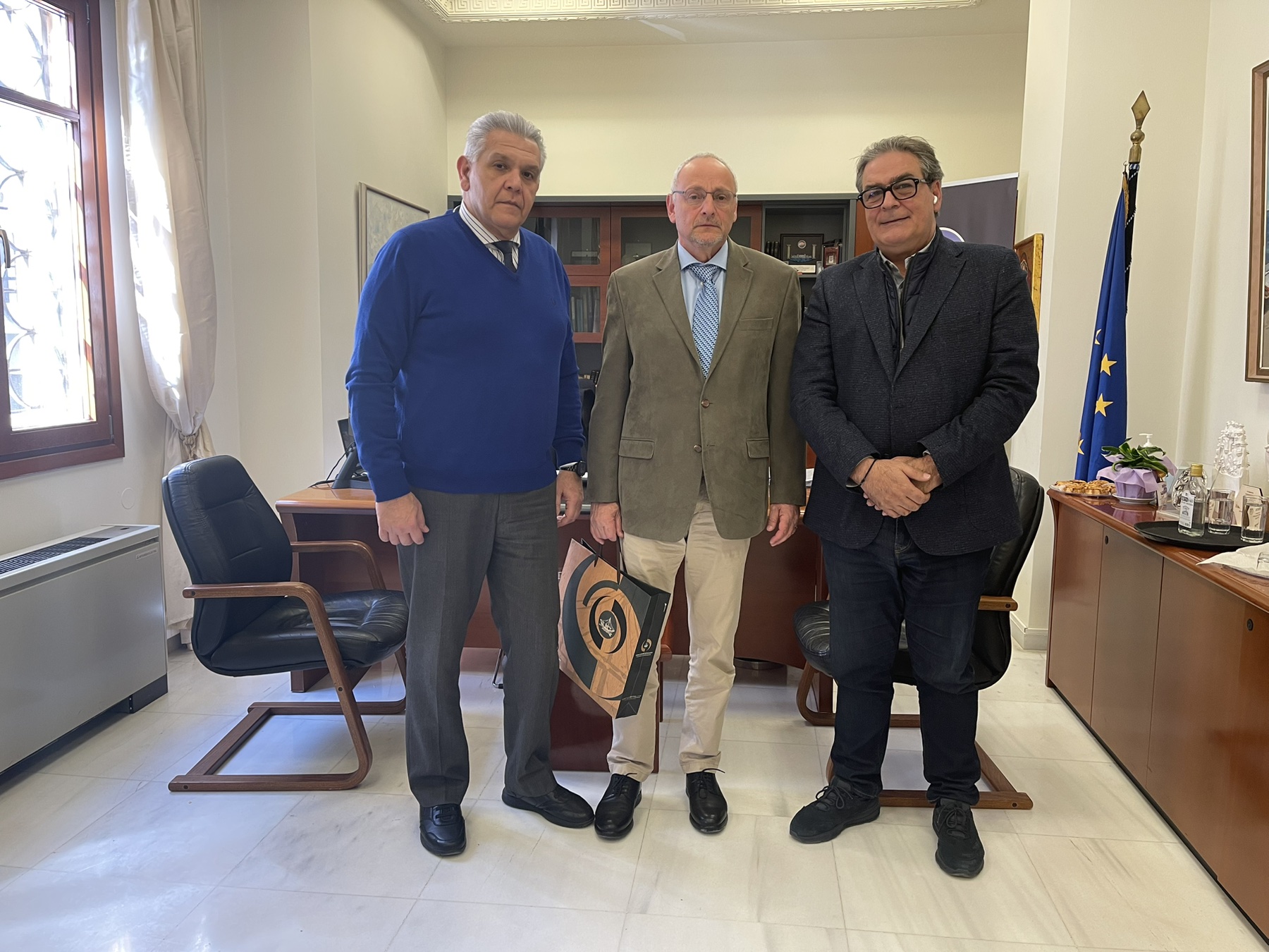 Ο Πρέσβη του Ισραήλ στο Επιμελητήριο Ηρακλείου - entospolis.gr ...